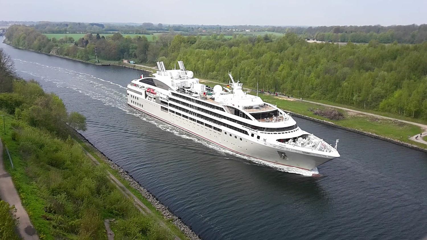 Ponant`s „Le Soléal“ zum Erstanlauf in Kiel begrüßt - CruiseStart.de